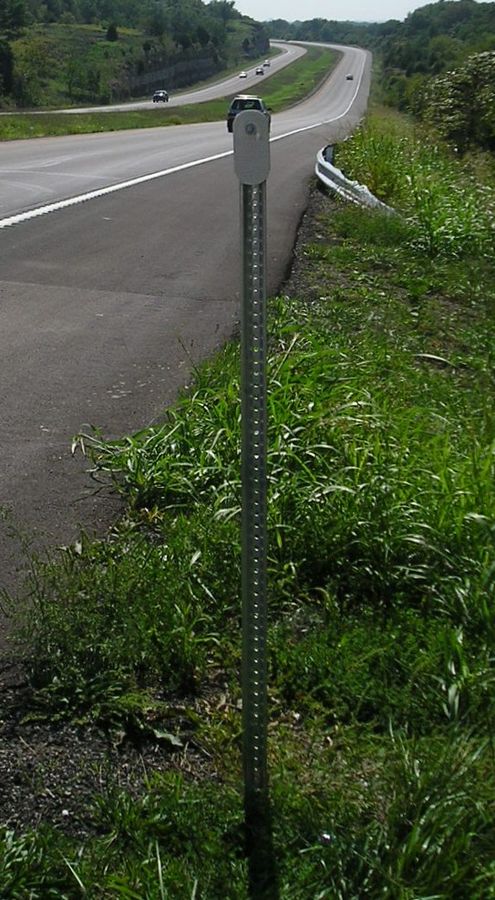 File:903.15.1 Channel Post Delineator.jpg - Engineering Policy Guide